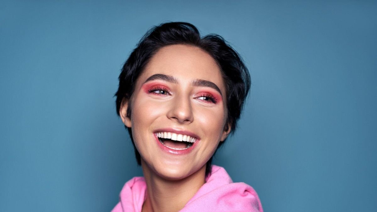 How a Smile Makeover Can Enhance Your Overall Well-Being - stromberry