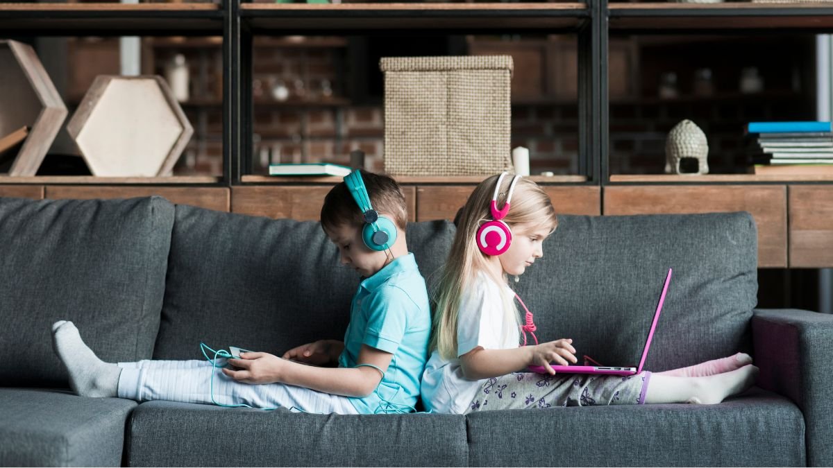 Fun Ways To Stay Entertained And Connected When Indoors - stromberry