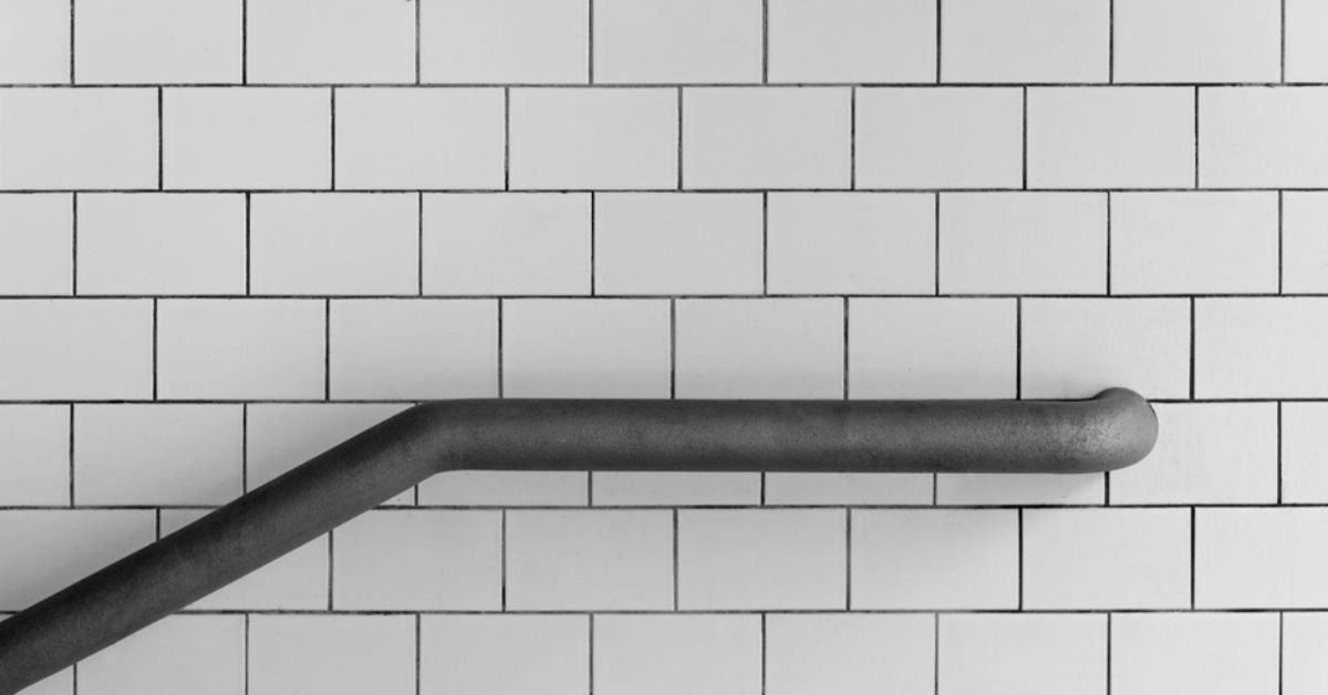 Invisible Safety: Stylish Grab Bars That Enhance Your Bathroom Design ...